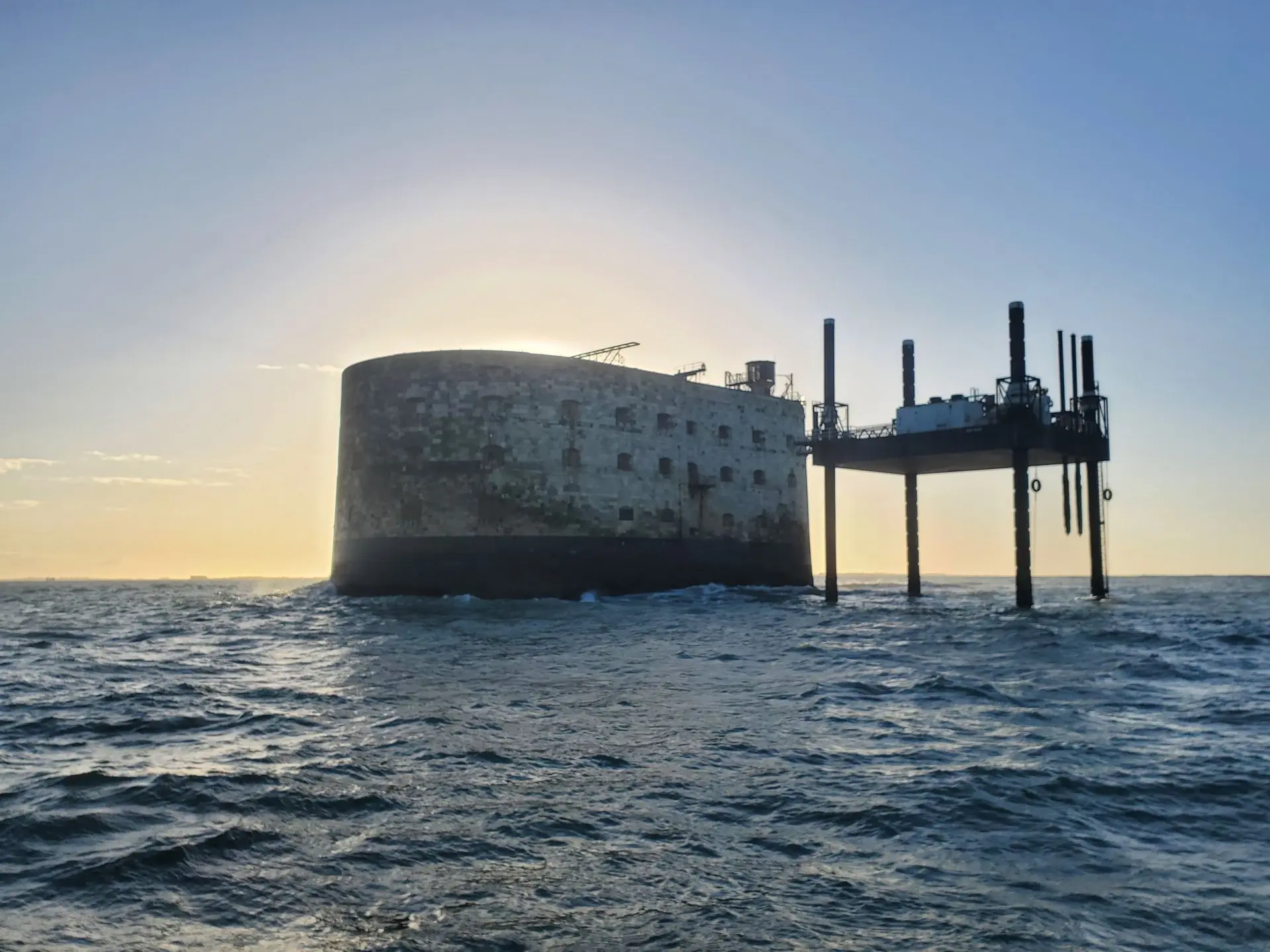 Fort Boyard: ADCP and wave radar successfully deployed